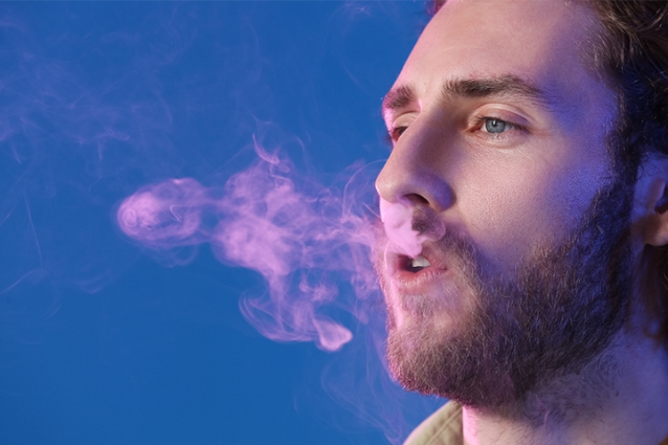 The effects of smoking on your vision | Lenstore.co.uk