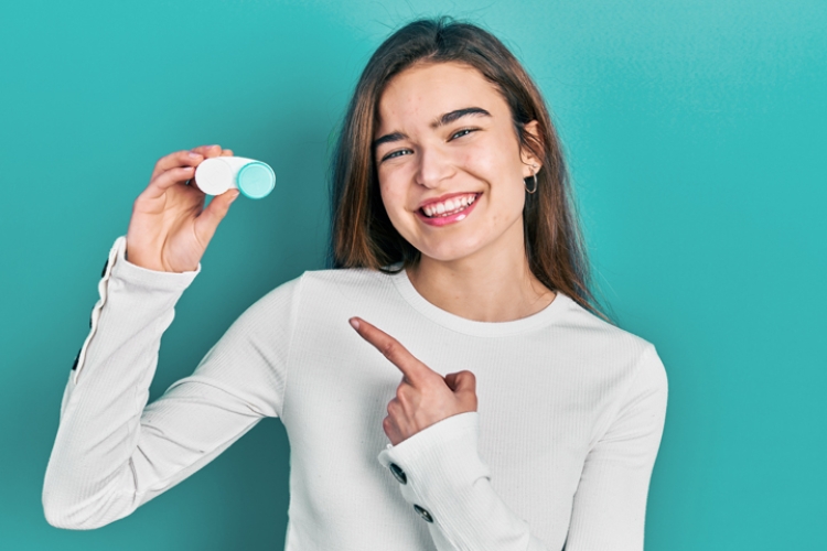 Your guide to two-weekly contact lenses | Lenstore.co.uk