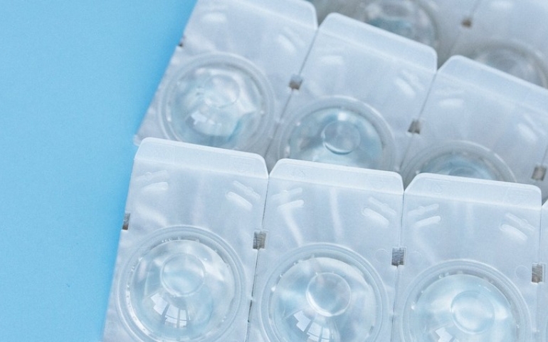 What is silicone hydrogel? | Lenstore.co.uk